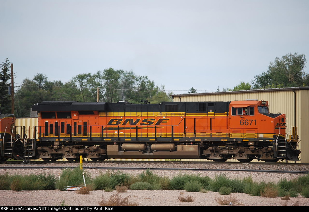 BNSF 6671